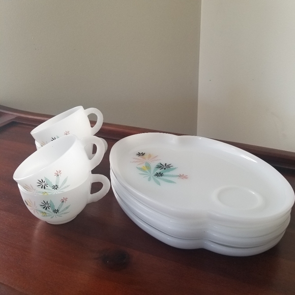 federal glass | Dining | Vintage Federal Milk Glass Patio 8 Piece Snack ...